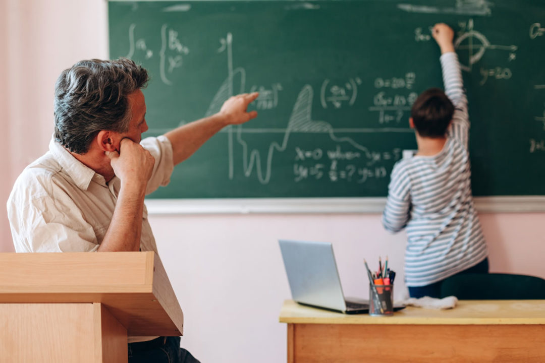 Los profesores cada vez más SOLOS en su tarea de EDUCAR