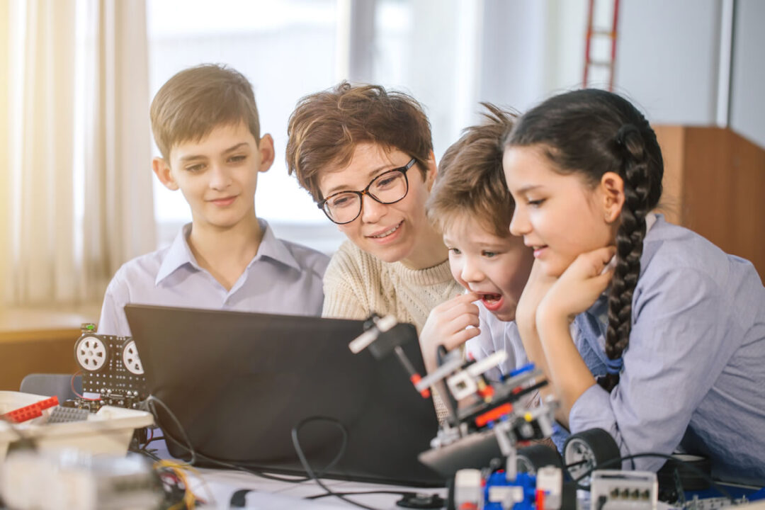 Beneficios de enseñar PROGRAMACIÓN a los niños