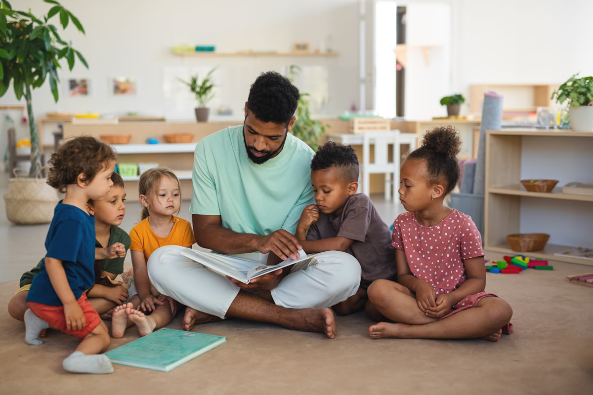 Beneficios de contar CUENTOS a los niños cada día