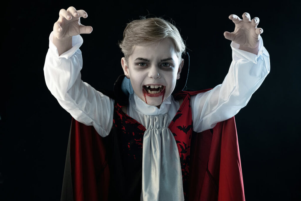 Cómo hacer un disfraz casero de vampiro para niños